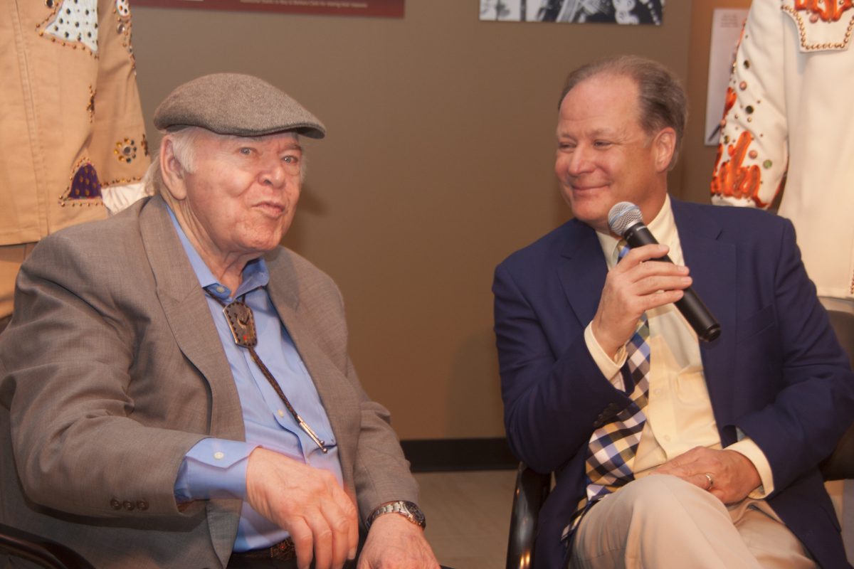 New Roy Clark Exhibit Officially Opened by the Legend Himself ...