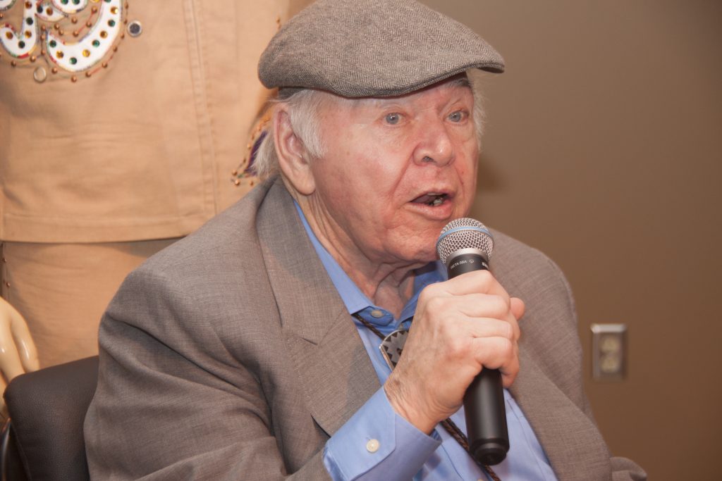 New Roy Clark Exhibit Officially Opened by the Legend Himself ...